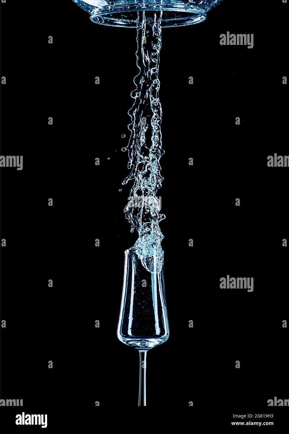 Water splash with inverted glass and black background Stock Photo - Alamy