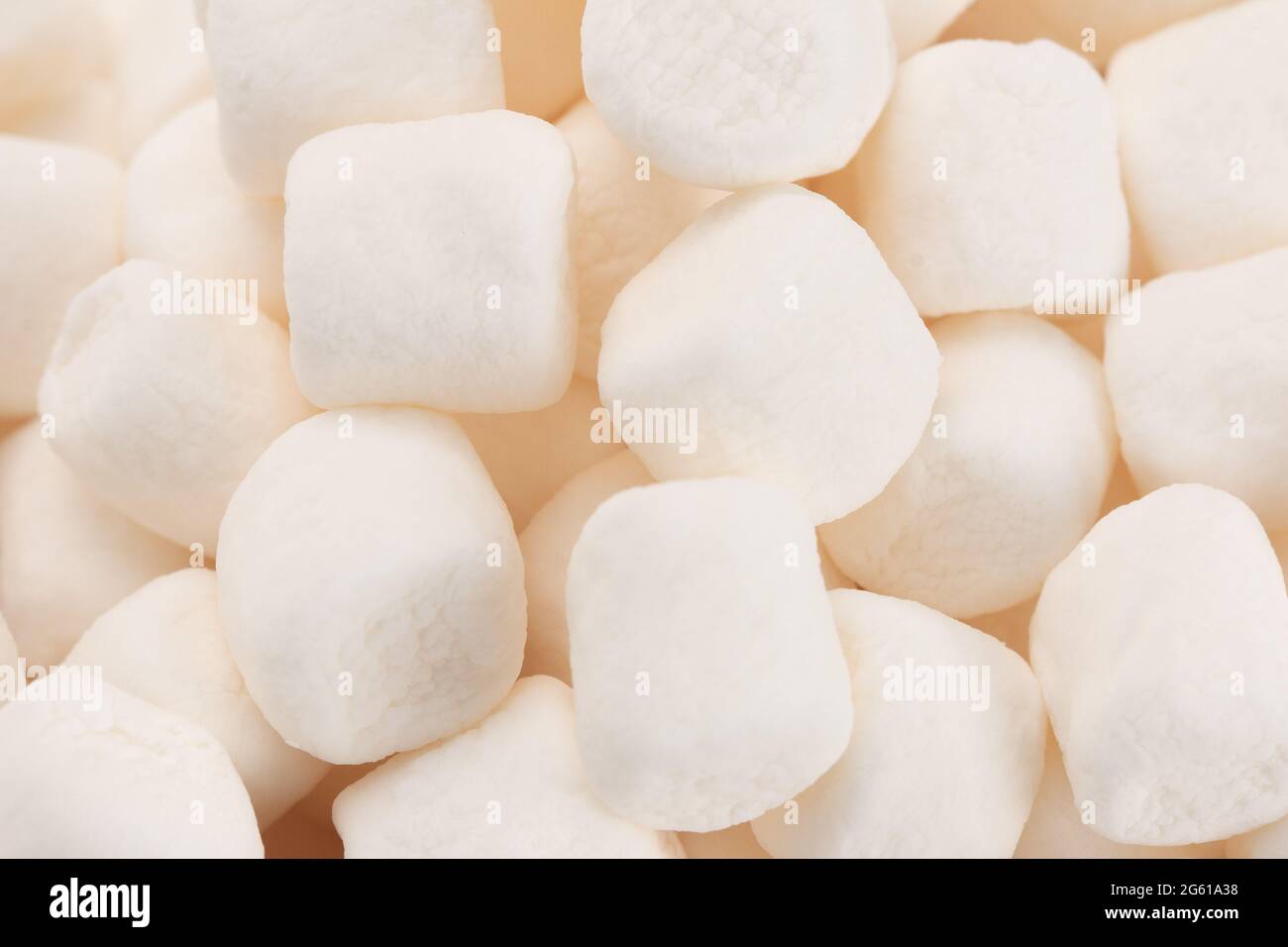 White marshmallows hi-res stock photography and images - Alamy
