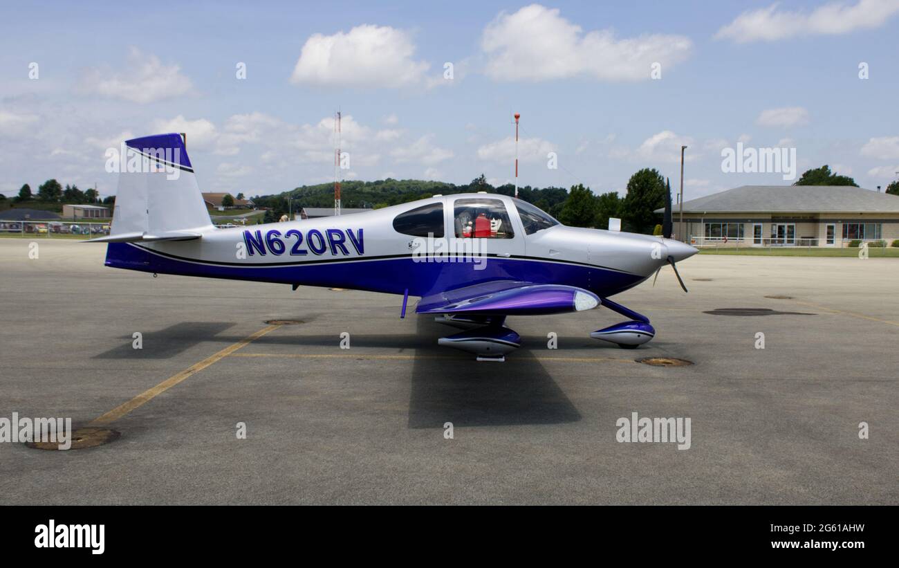 Aerodynamic wing hi-res stock photography and images - Alamy