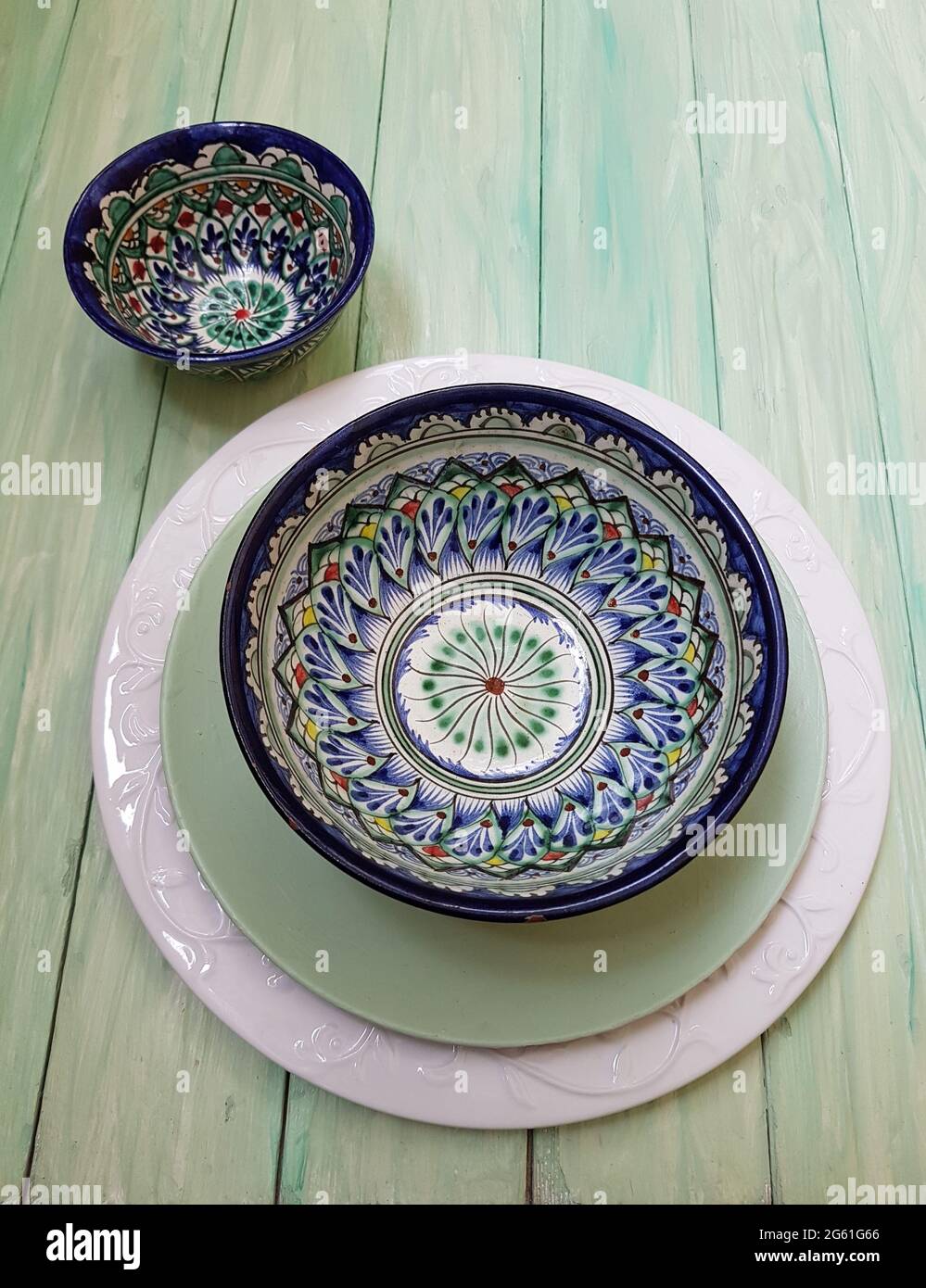 Stacking dishes hi-res stock photography and images - Alamy