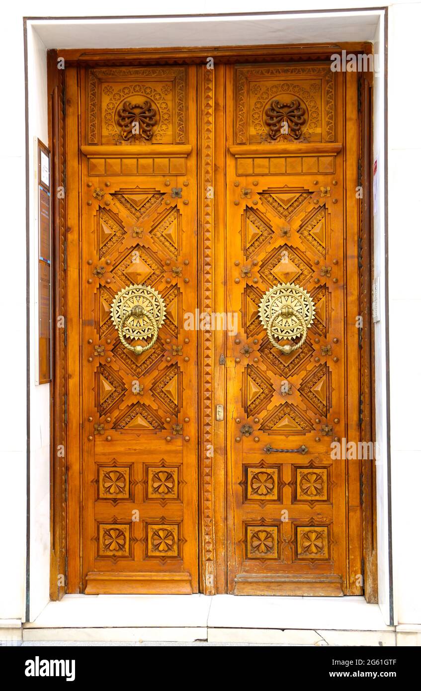Double wooden doors at the entrance to an apartment building in ...