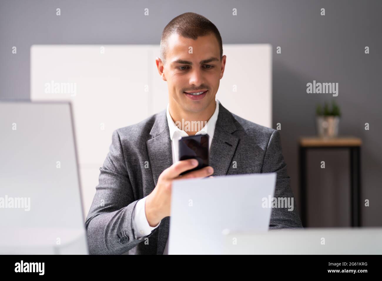 Check in and photo taking hi-res stock photography and images - Alamy