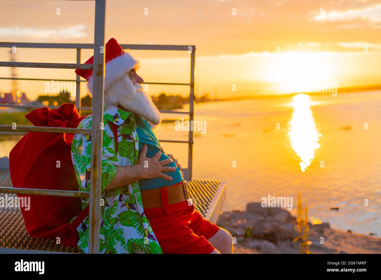 Father christmas on the beach hi-res stock photography and images - Alamy