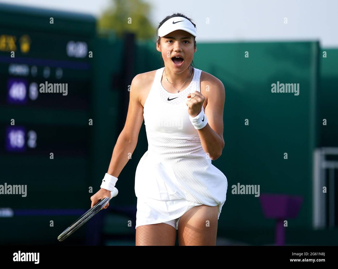 Marketa vondrousova raducanu hi-res stock photography and images - Alamy