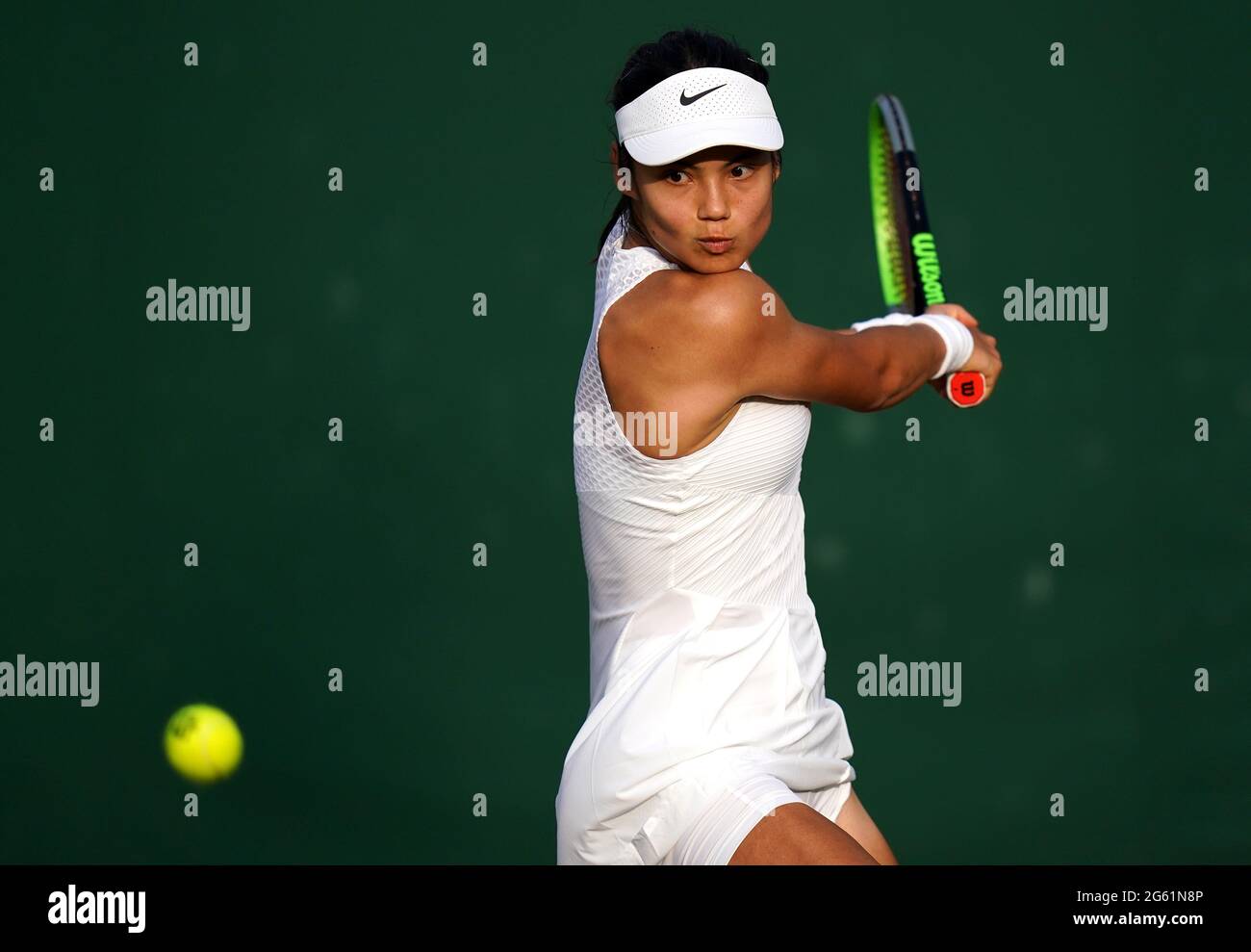 Marketa vondrousova raducanu hi-res stock photography and images - Alamy