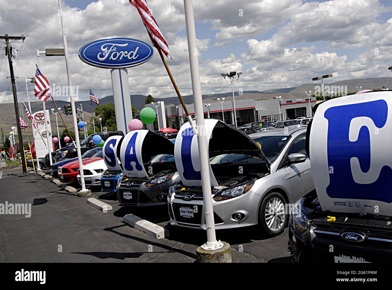 LEWISTON/IDAHO /USA- Carl sale at Ford car dealer 29 May 2014 (Photo by ...
