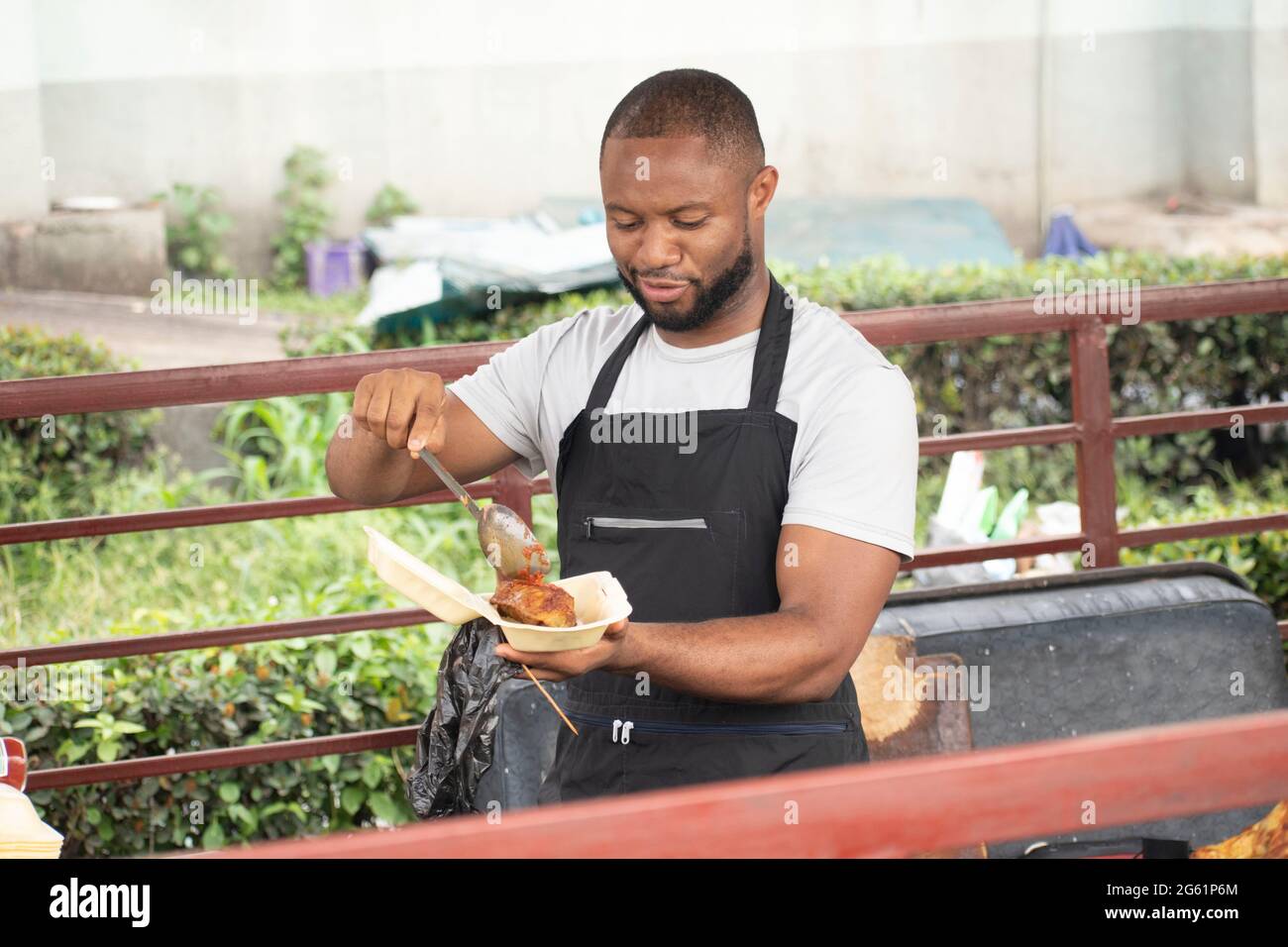 Barbeque meal takeout hi-res stock photography and images - Alamy