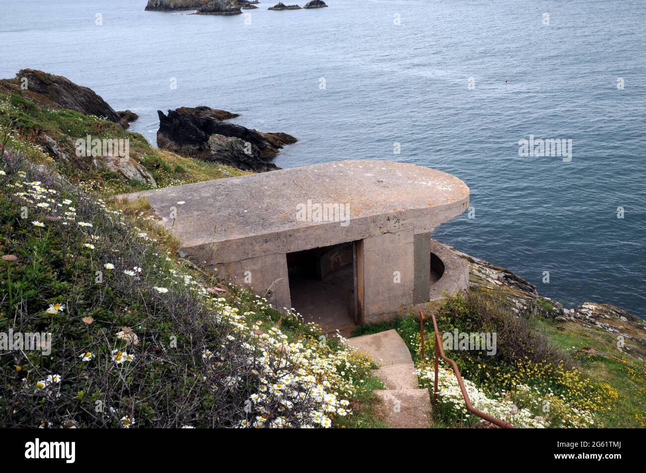 Coastal military defence battery hi-res stock photography and images ...