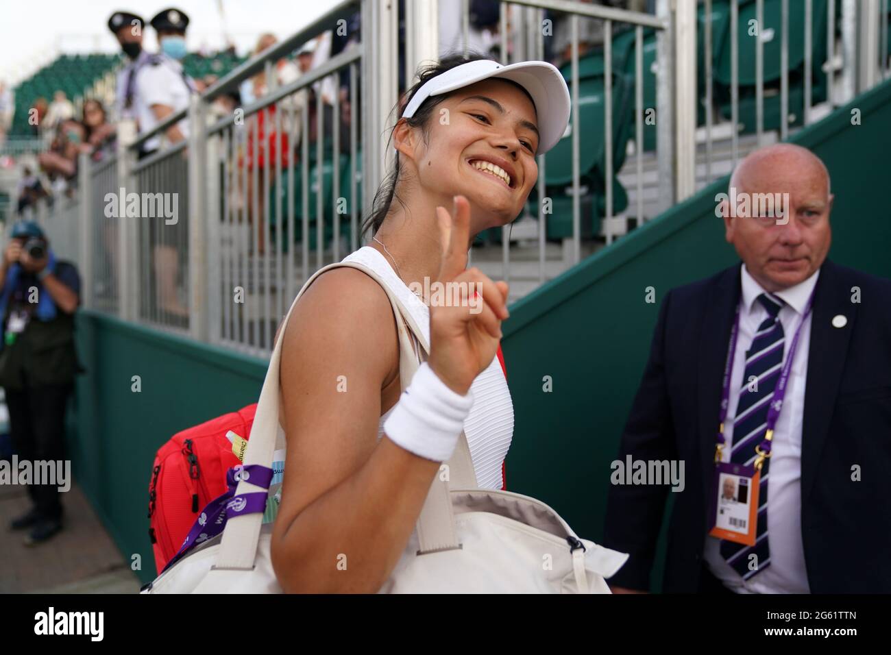 Marketa vondrousova raducanu hi-res stock photography and images - Alamy
