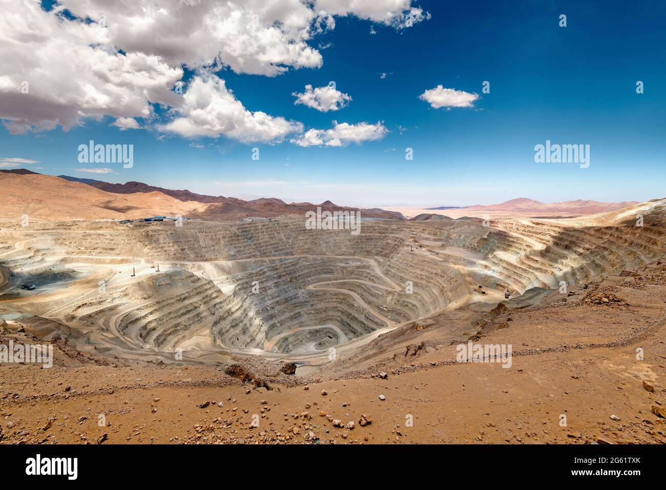 View from above of the pit of an open-pit copper mine in Chile Stock Photo - Alamy
