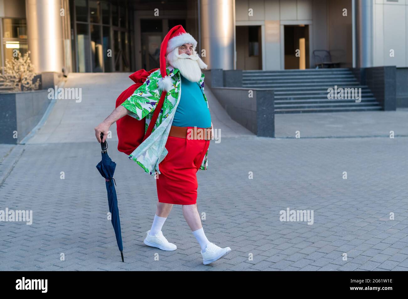 Dressed in shorts hi-res stock photography and images - Alamy