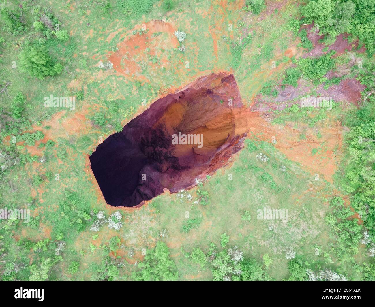 Mine tunnel collapsed hi-res stock photography and images - Alamy