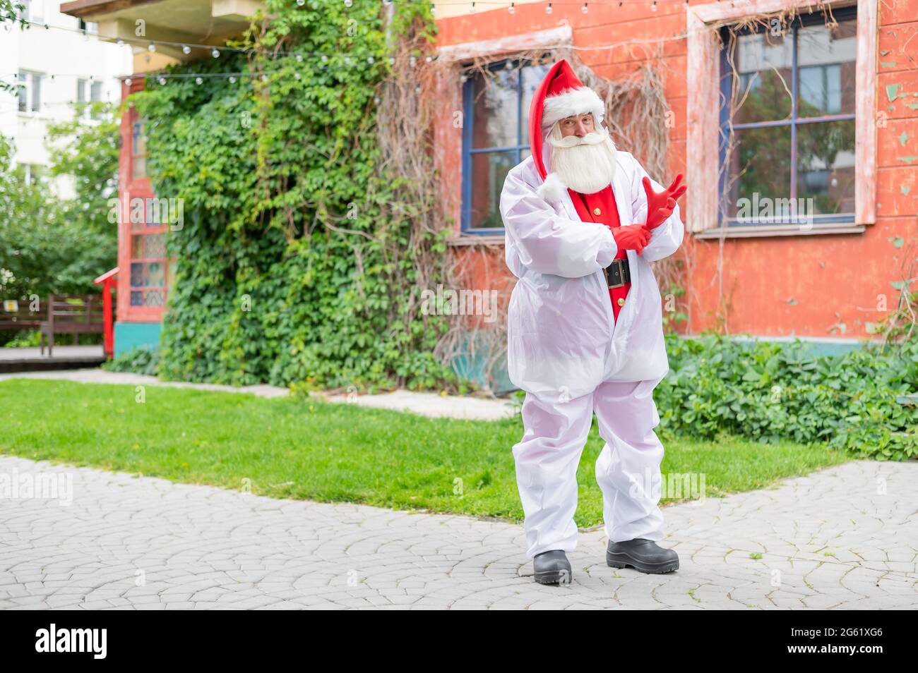 Protective costume hi-res stock photography and images - Alamy