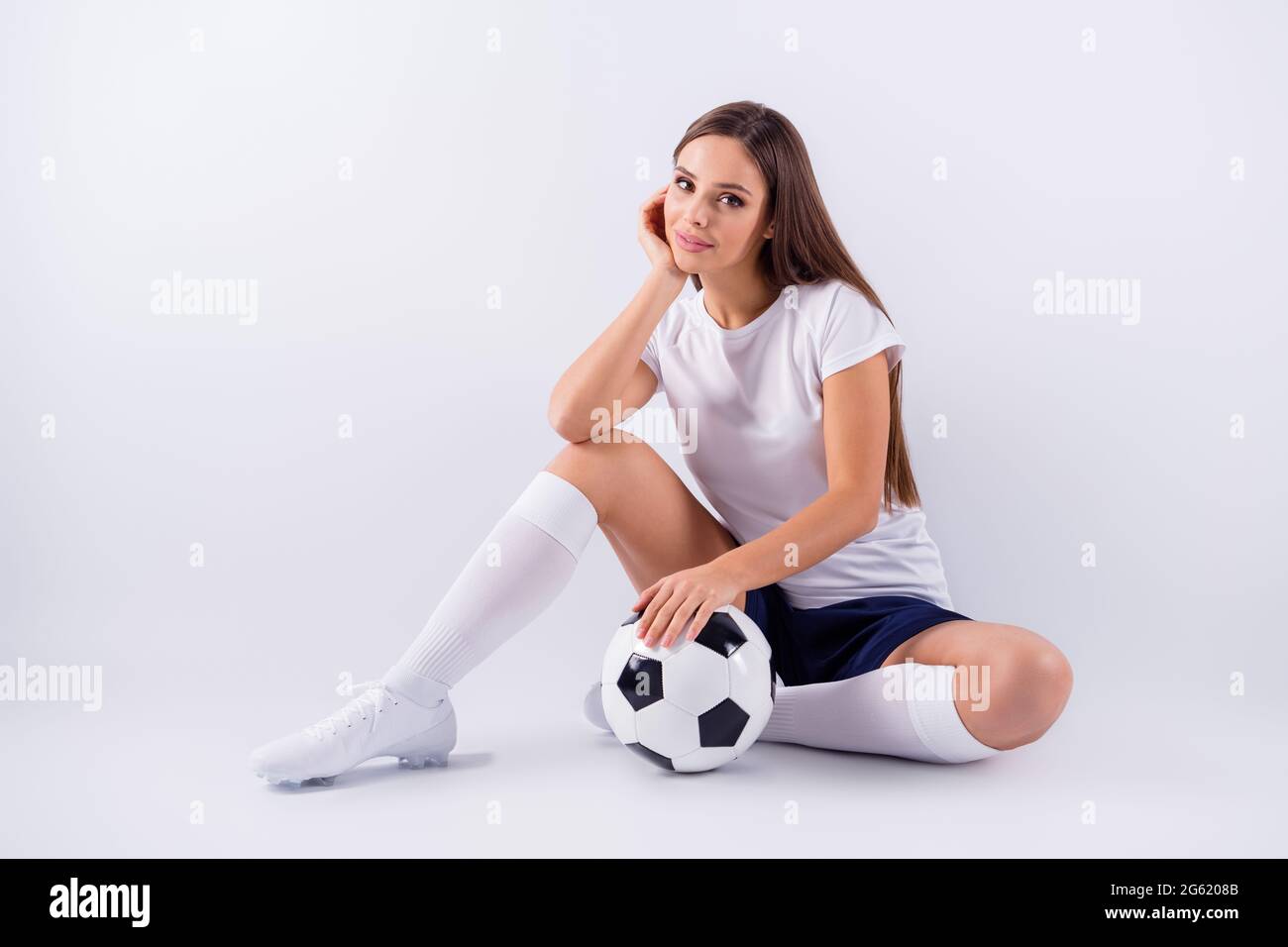 Portrait of her she nice attractive lovely pretty cute cheerful ...