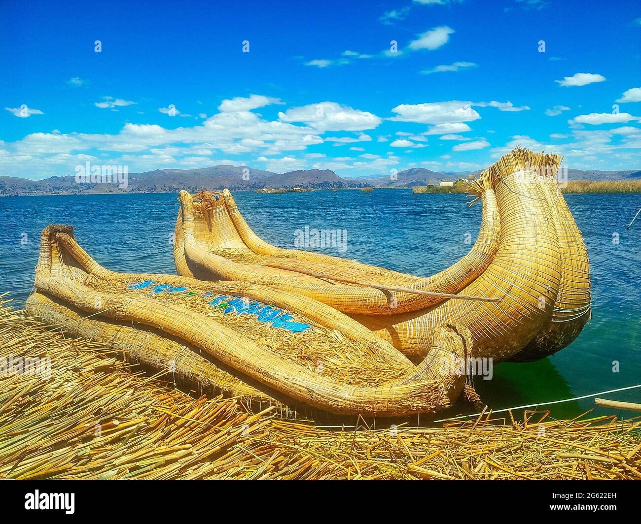 Traditional reed house on floating hi-res stock photography and images ...