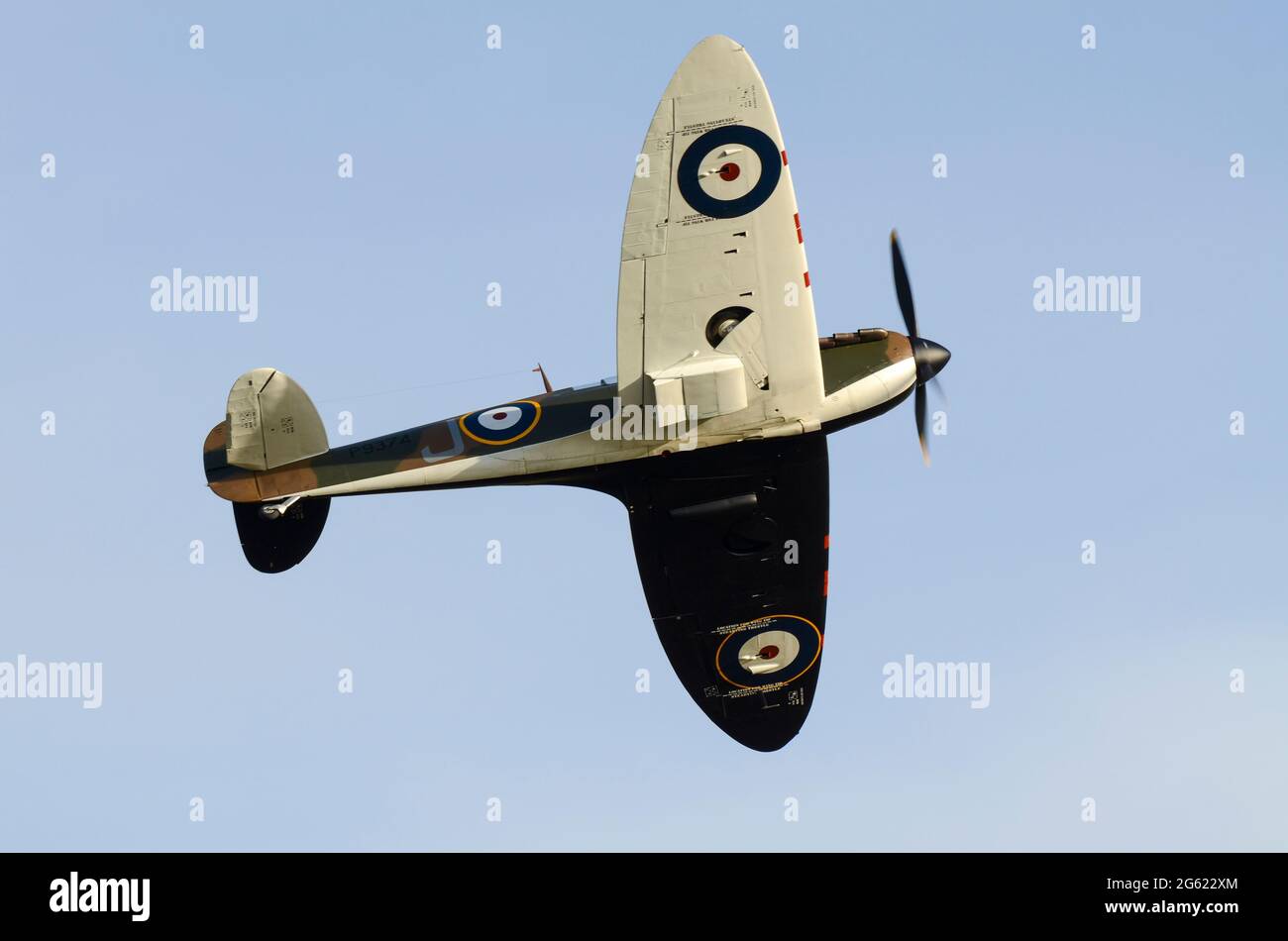 Spitfire fighter plane hi-res stock photography and images - Alamy