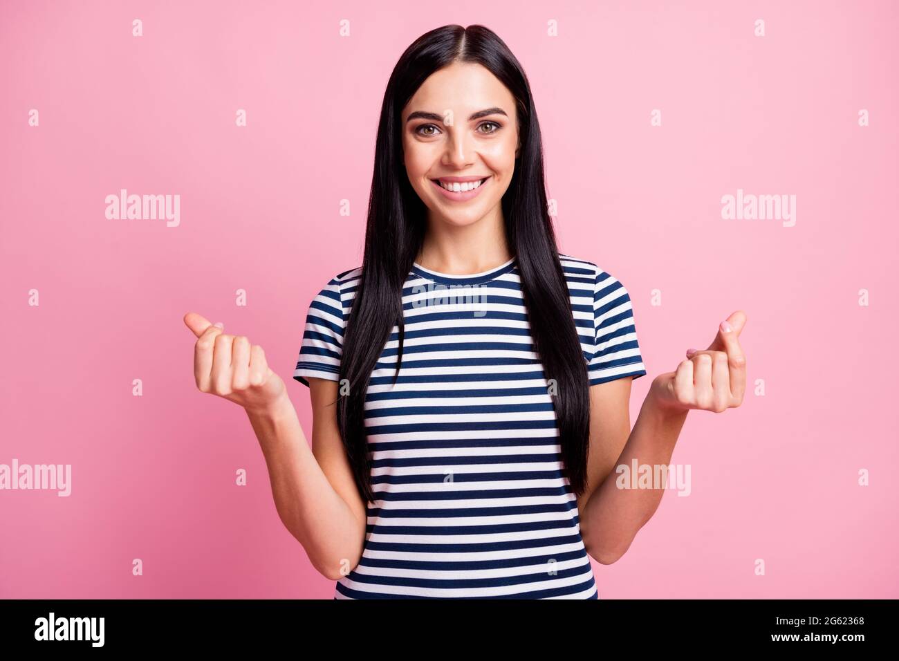 Photo portrait of happy woman showing korean style hearts snapping ...