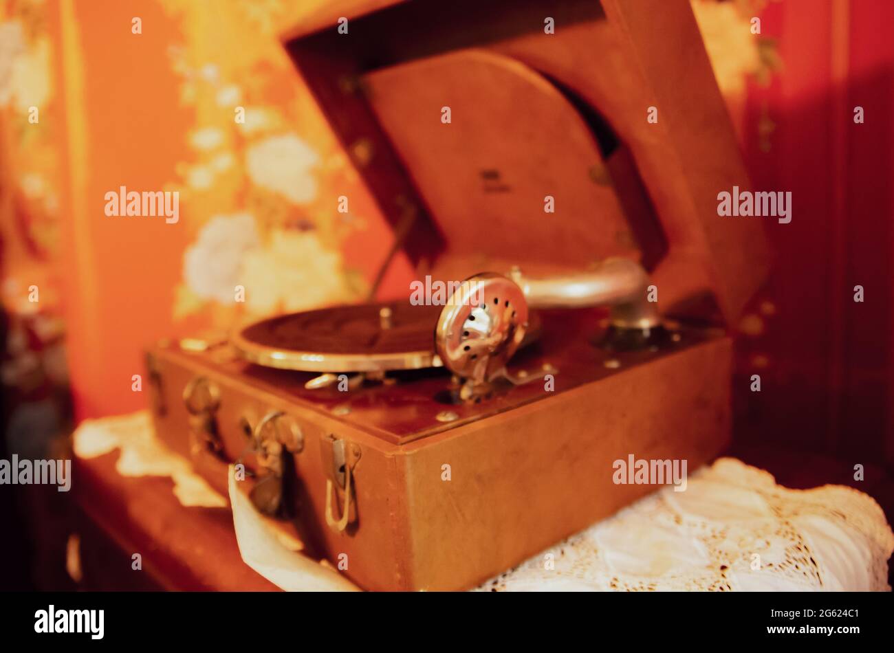 Closeup shot of a vintage gramophone with a vinyl disc on a blurred ...