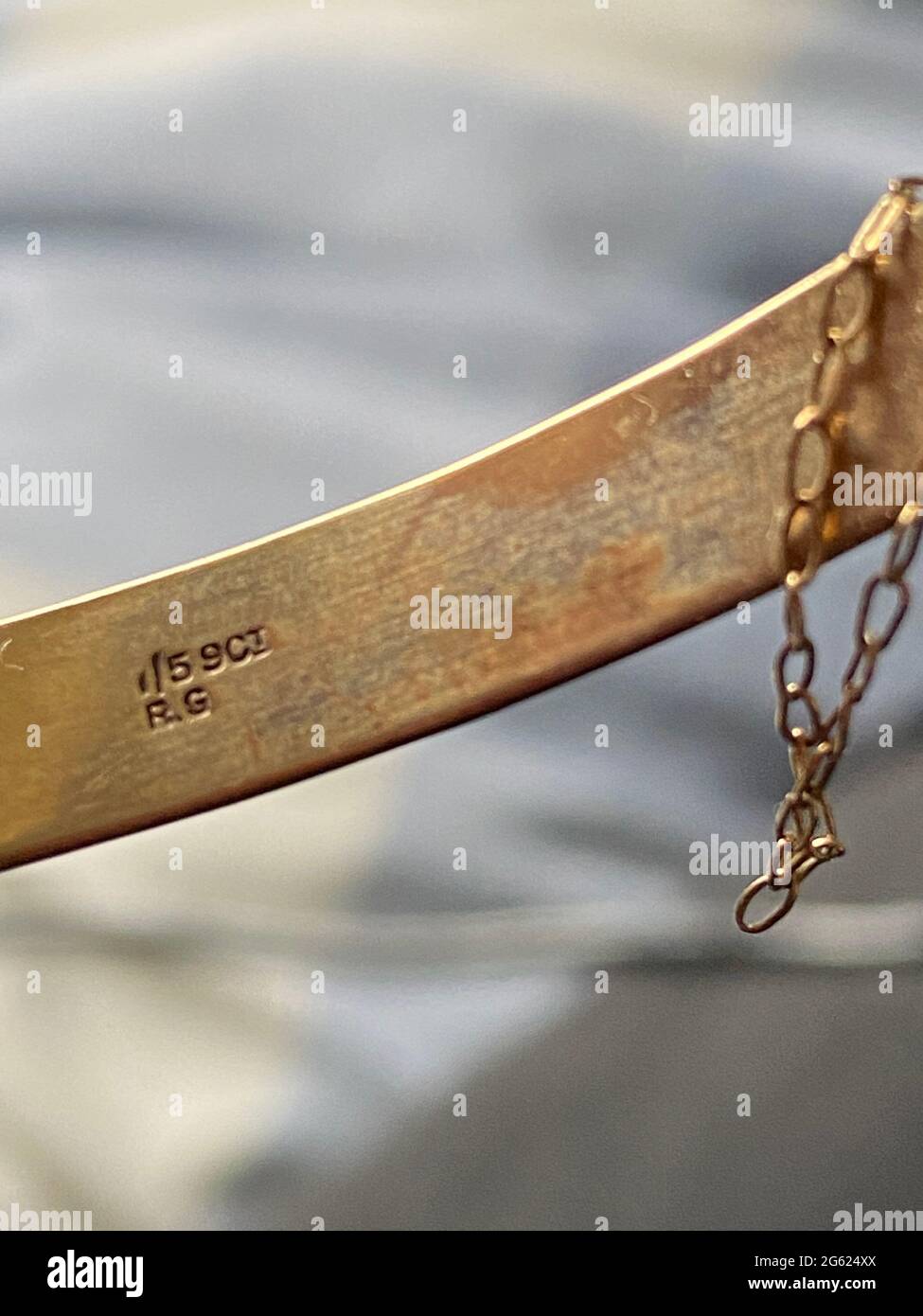 rolled gold hallmark stamp on bracelet 1/5 9ct gold Stock Photo - Alamy