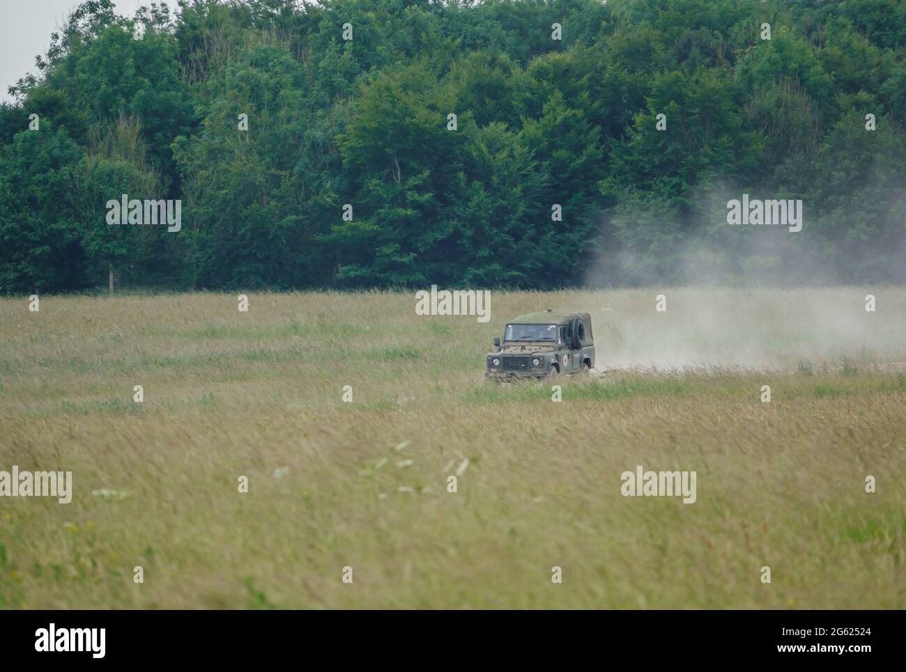 Tracked land rover hi-res stock photography and images - Alamy