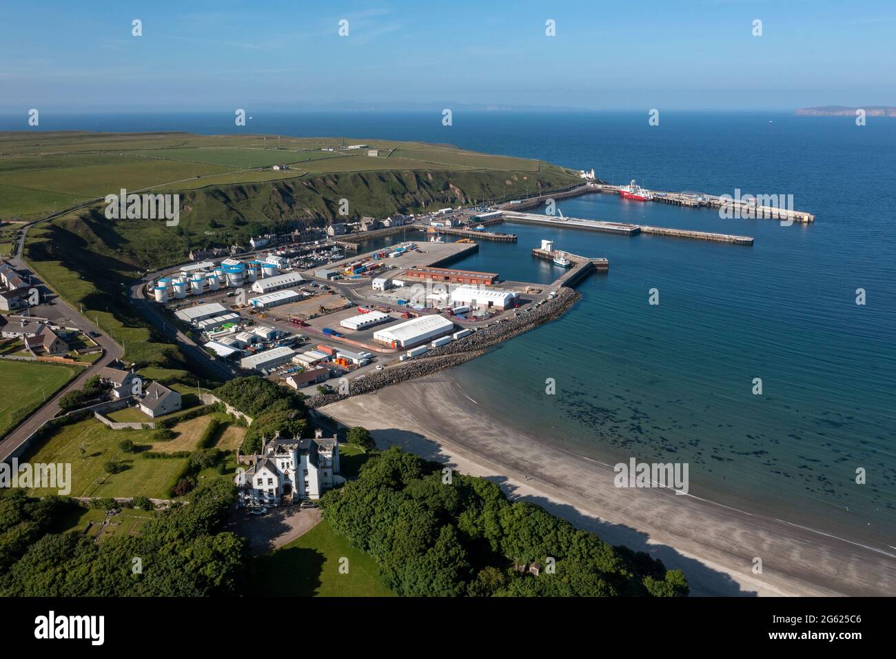 Northlink ferry terminal scrabster hi-res stock photography and images ...