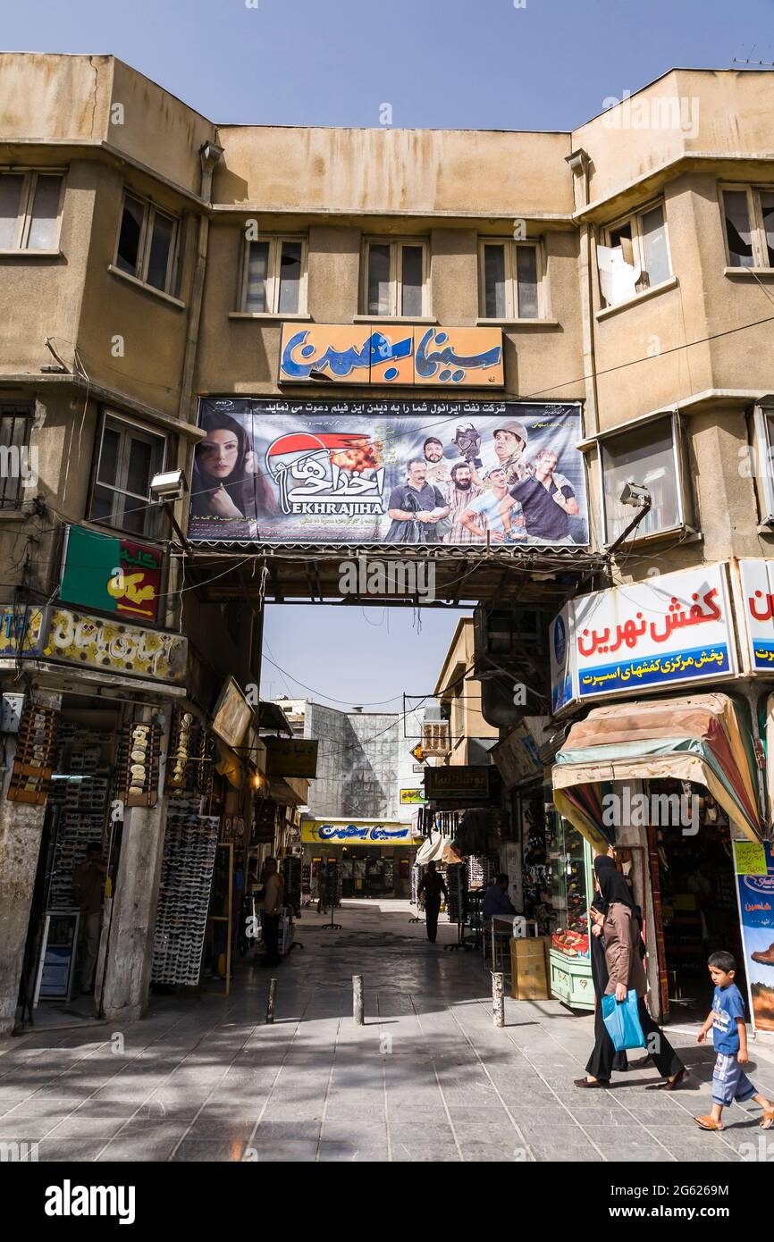 Streets of shiraz hi-res stock photography and images - Alamy