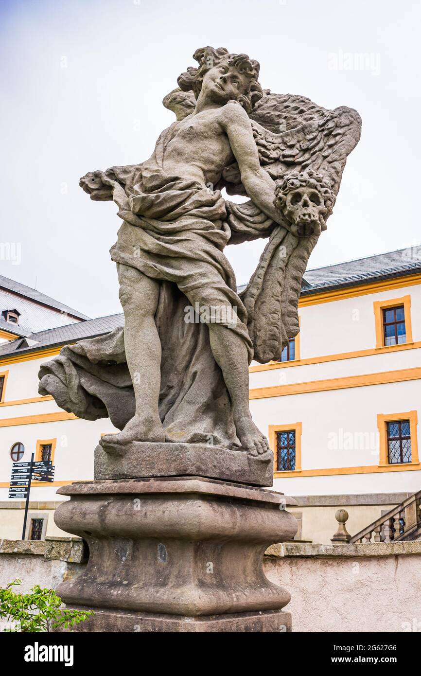 Angel of death sculpture hi-res stock photography and images - Alamy