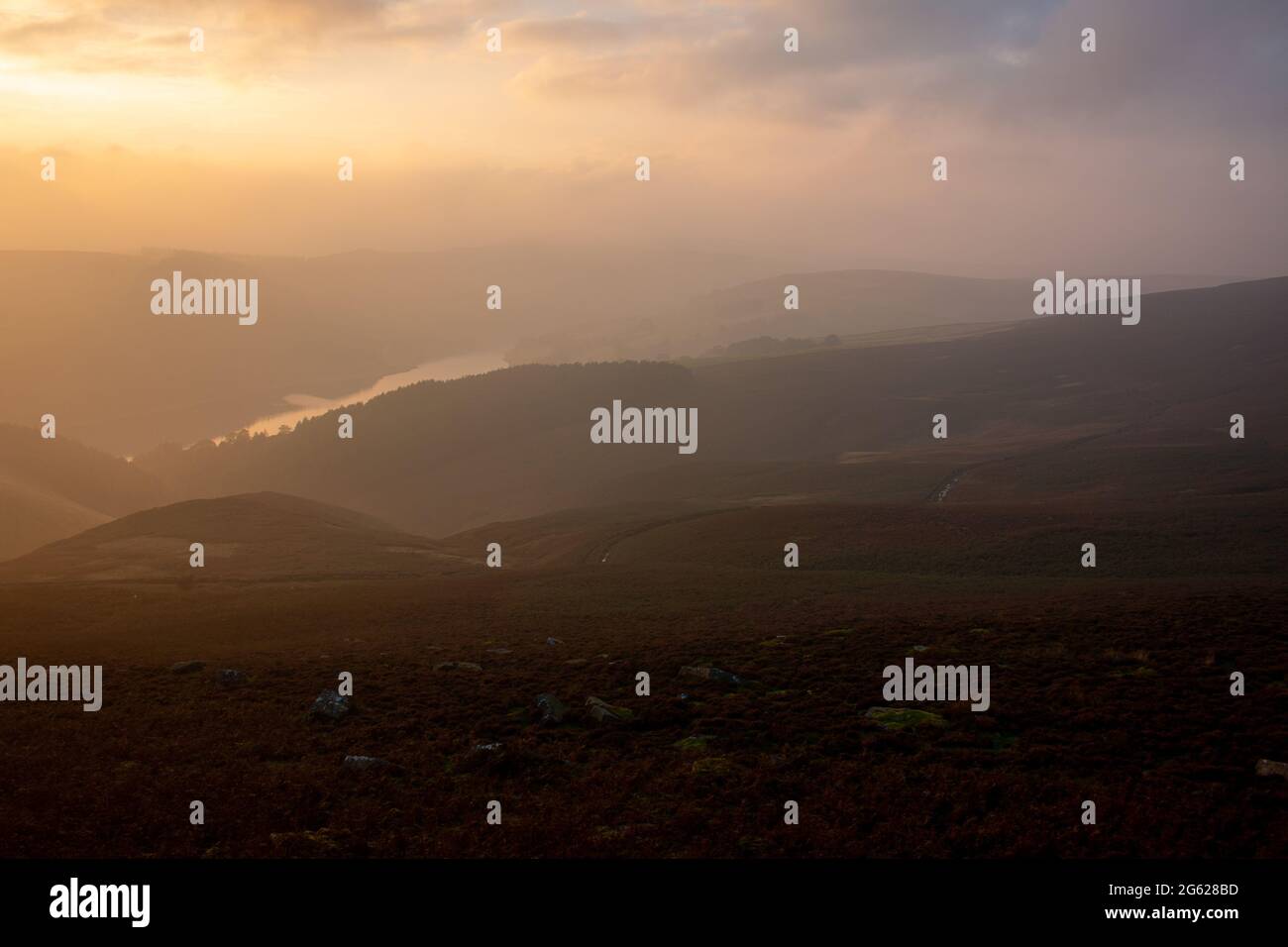Ladybower water reserve hidden behind the magical evening fog at sunset ...