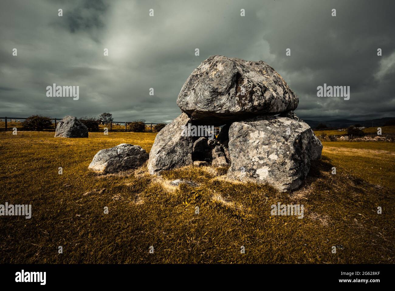 Tombe 4 Carrowmore Megalithic Cemetery Stock Photo - Alamy