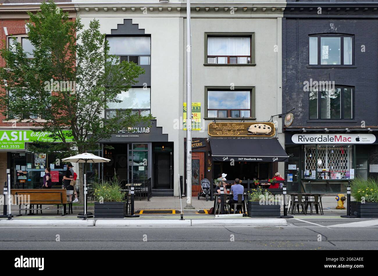 Toronto streetscape hi-res stock photography and images - Alamy