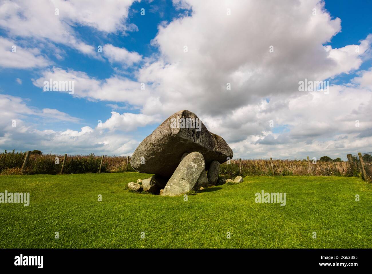 Brownshill is the heaviest table top dolmen in Irlande Stock Photo - Alamy