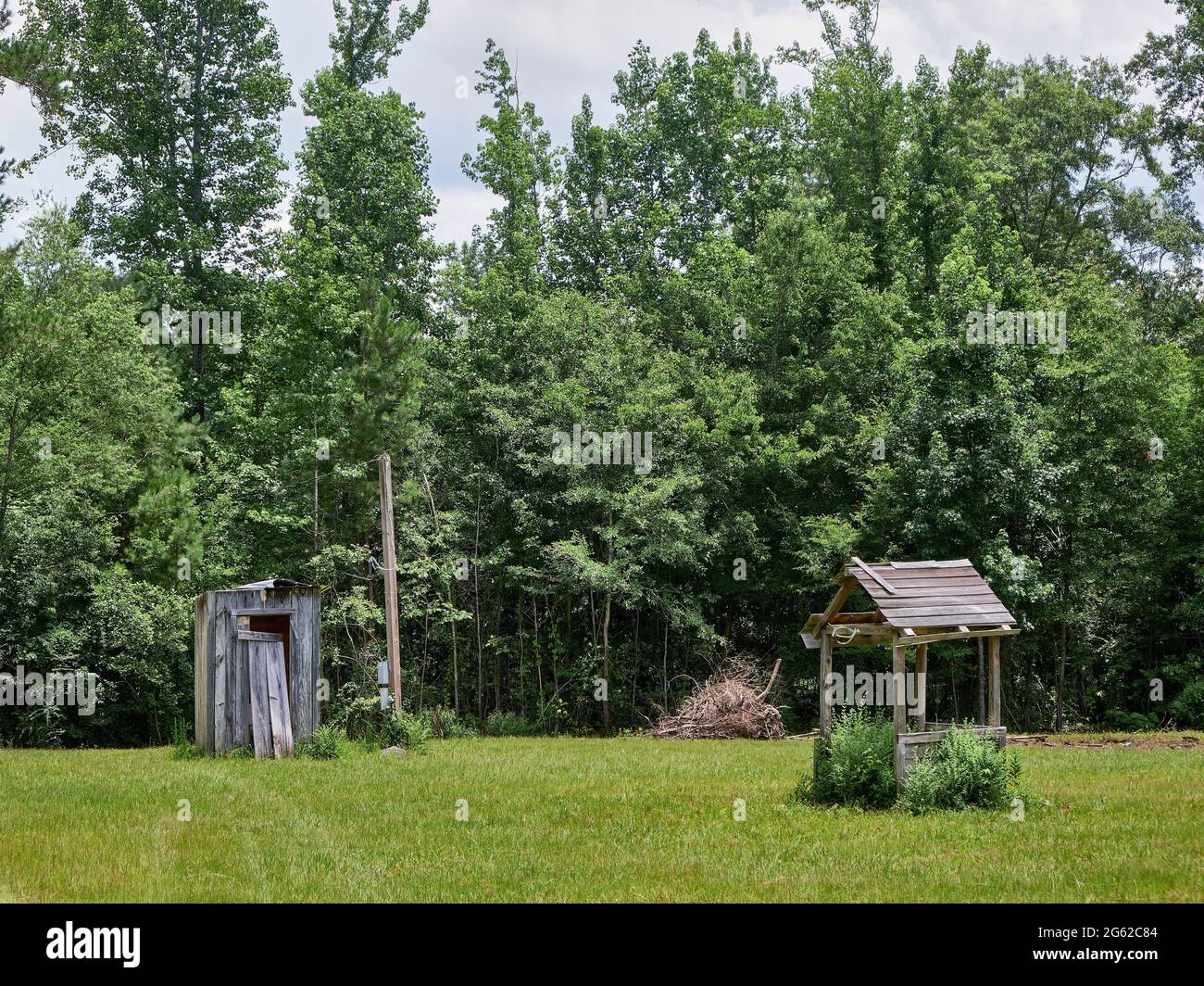 Vintage outhouse hi-res stock photography and images - Alamy