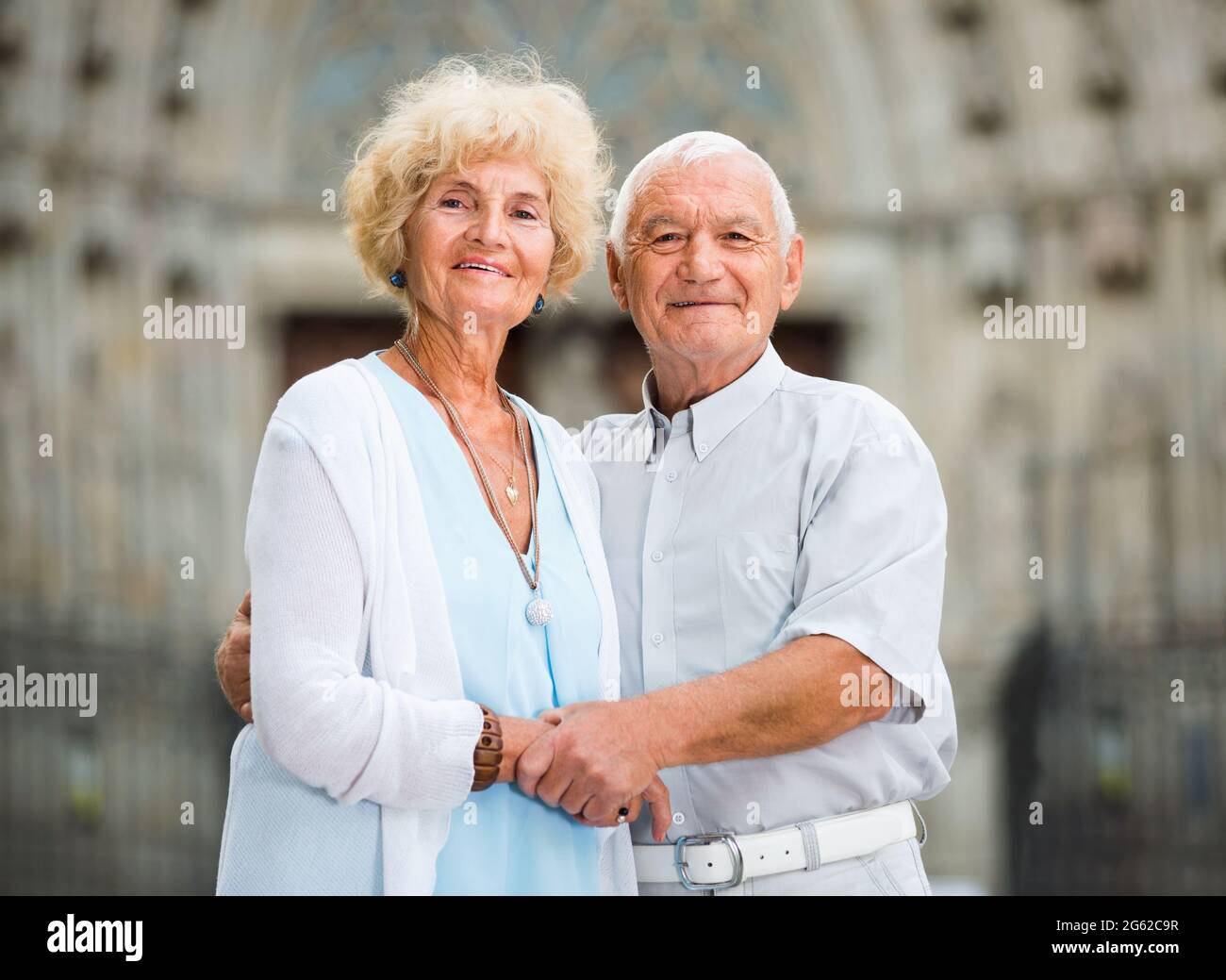 Couple saunter hi-res stock photography and images - Alamy
