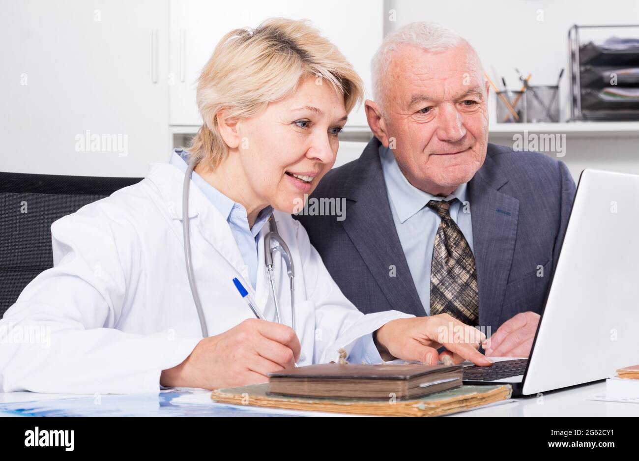 Female doctor with male client Stock Photo - Alamy