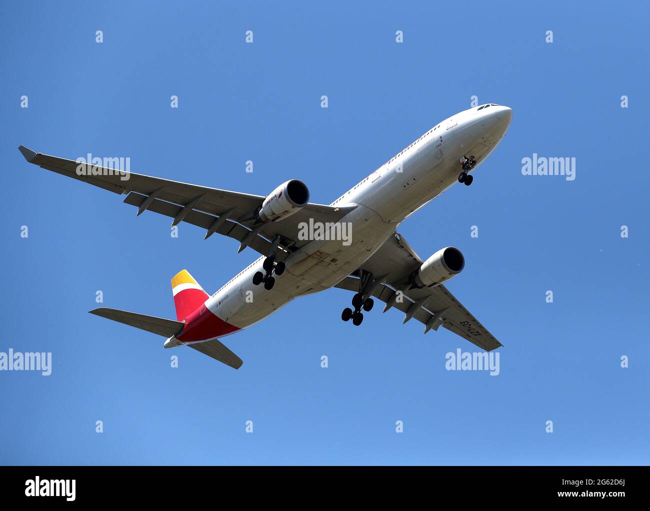 Iberia Airlines (is the flag carrier airline of Spain), Airbus A319-111 ...