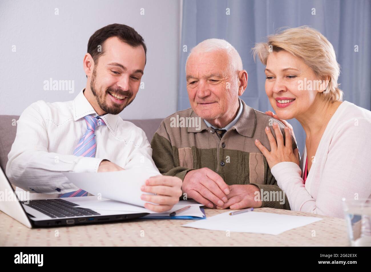 Couple signing agreement Stock Photo - Alamy