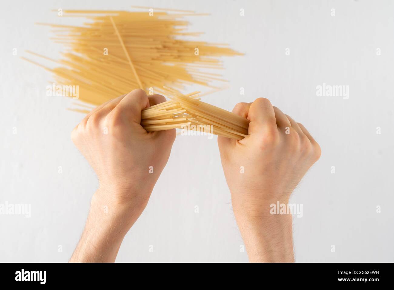 Breaking spaghetti noodles hi-res stock photography and images - Alamy