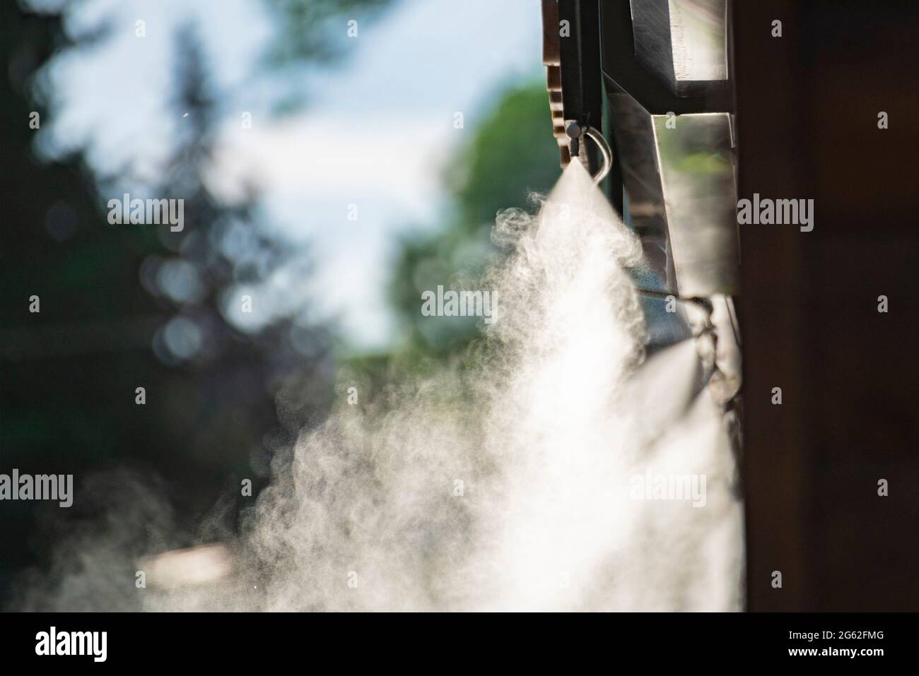 Mist cooling system hi-res stock photography and images - Alamy