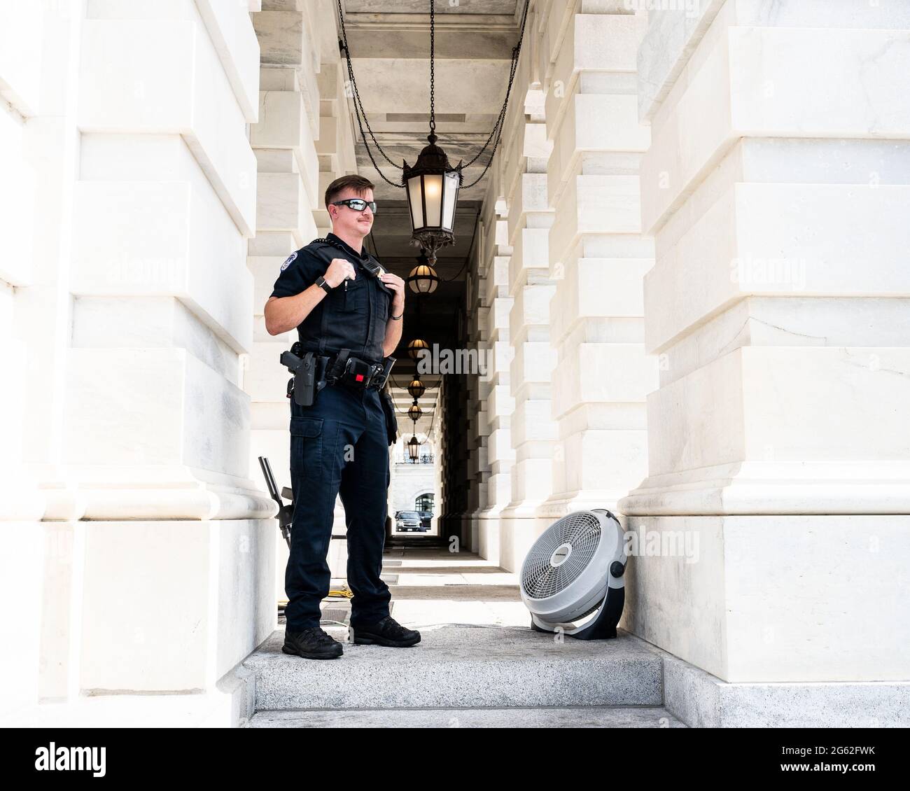 Us capitol police officer hi-res stock photography and images - Alamy