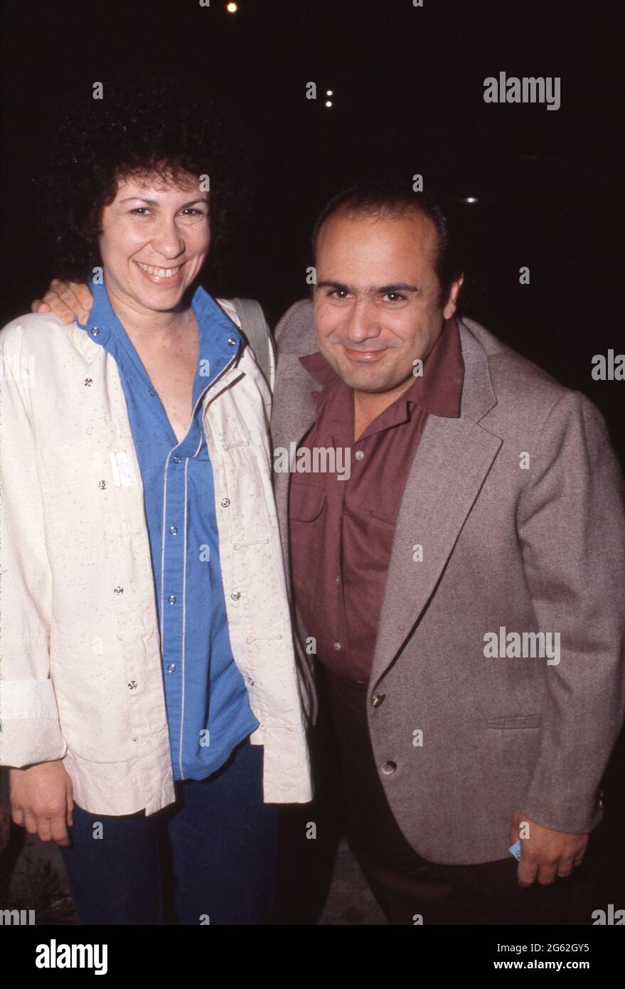 Rhea perlman 1980s hi-res stock photography and images - Alamy