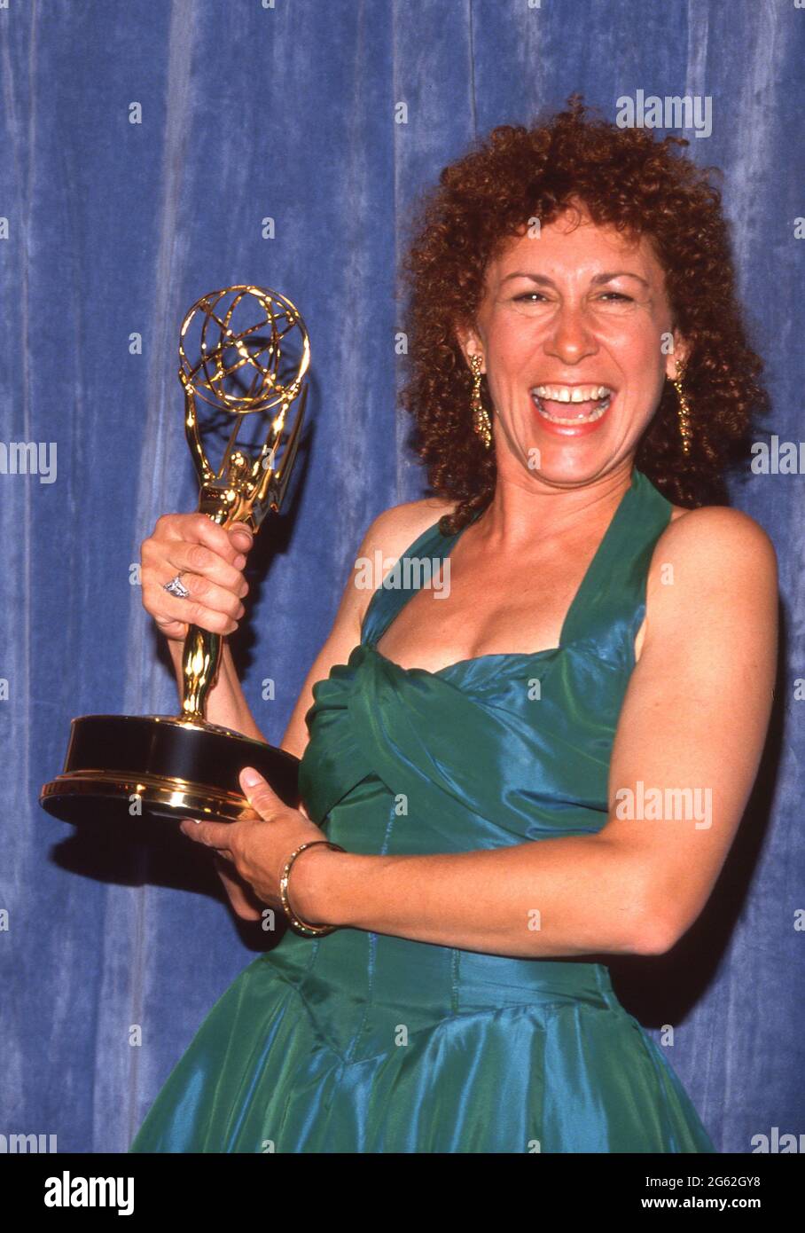 Rhea Perlman at the 41st Annual Primetime Emmy Awards on September 17 ...