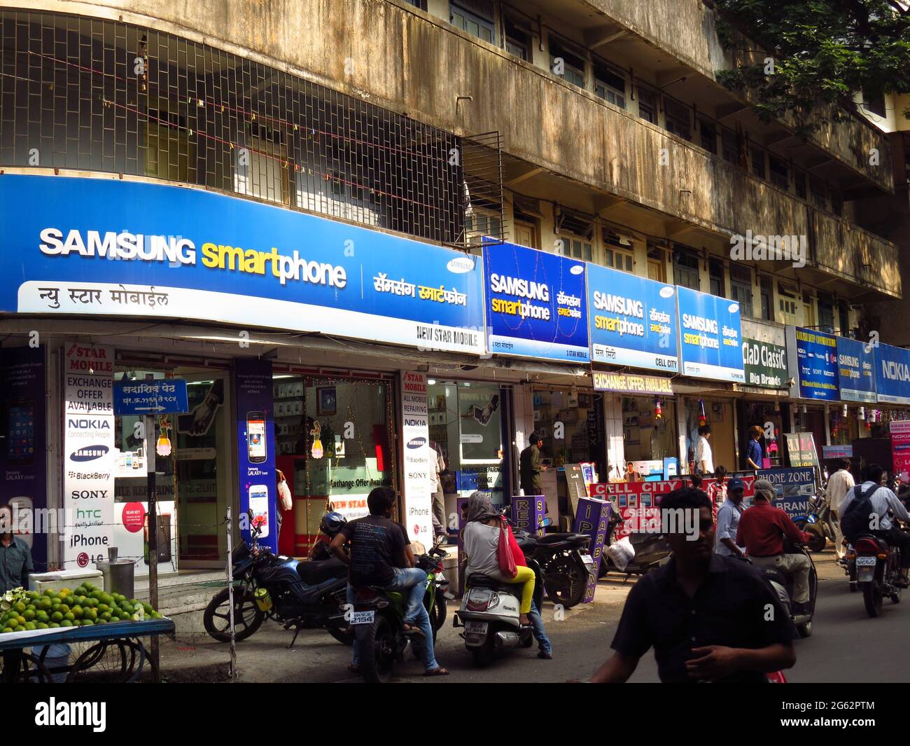 Pune city street hi-res stock photography and images - Alamy
