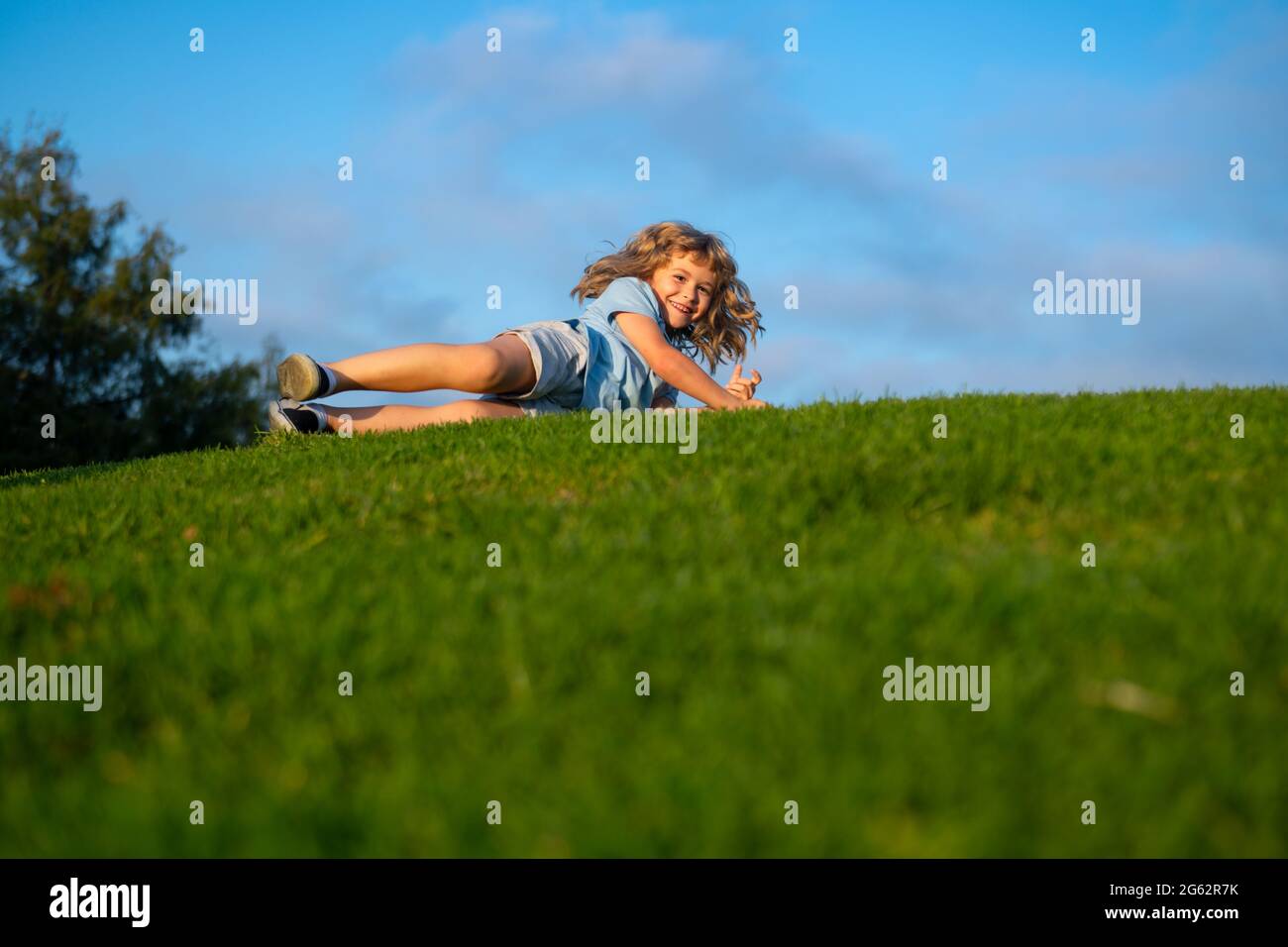 Kid falling hi-res stock photography and images - Alamy
