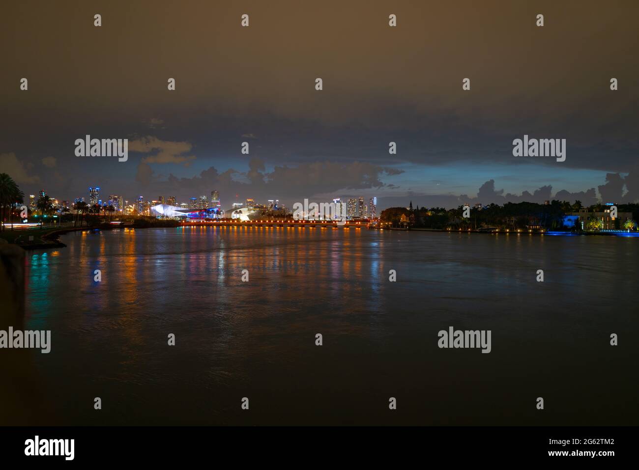 Macarthur causeway bridge at night hi-res stock photography and images ...