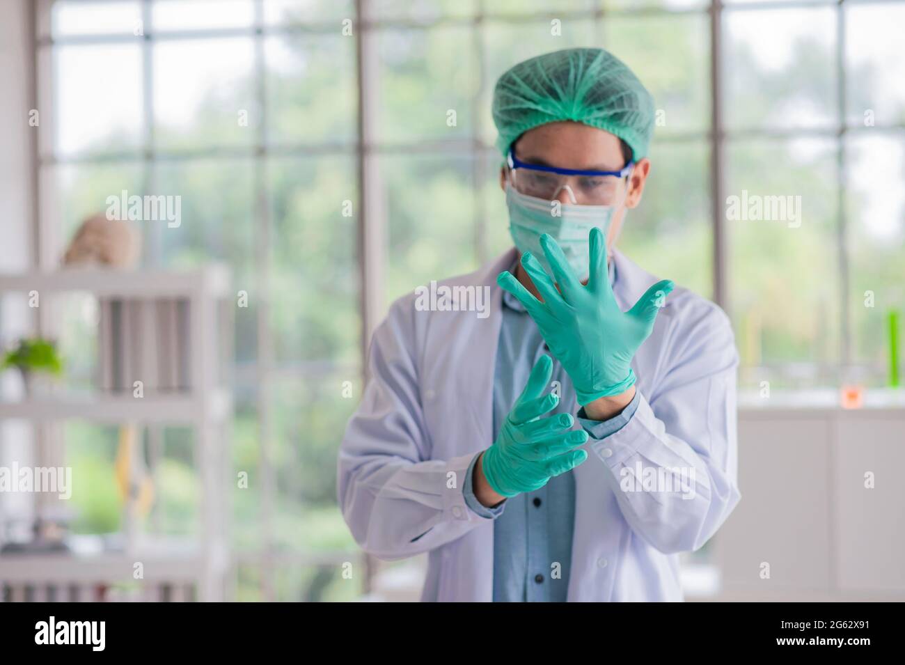 doctor is wearing anti-germ gloves before operating in the lab Stock ...