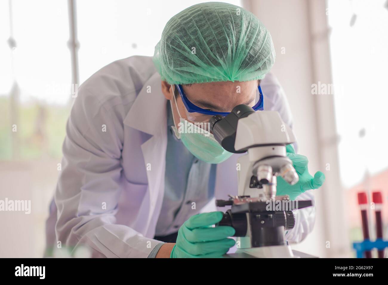 Doctors are using a microscope to examine the tissues of cancer Stock ...