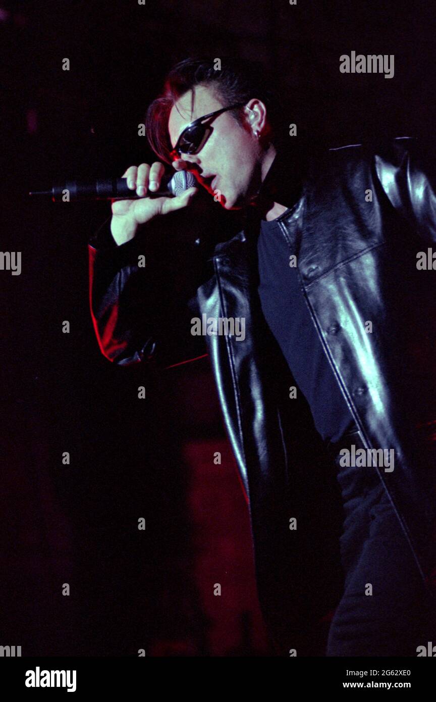 Milan Italiy 17/01/2000 : the singer of Queensryche , Geoff Tate during ...