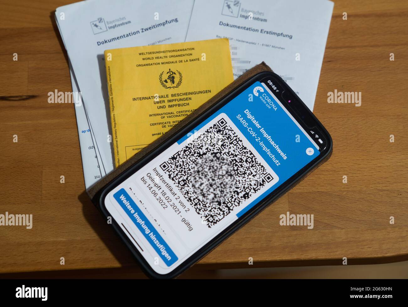 Digital Corona Virus vaccination certificate on the Corona Warn App on ...
