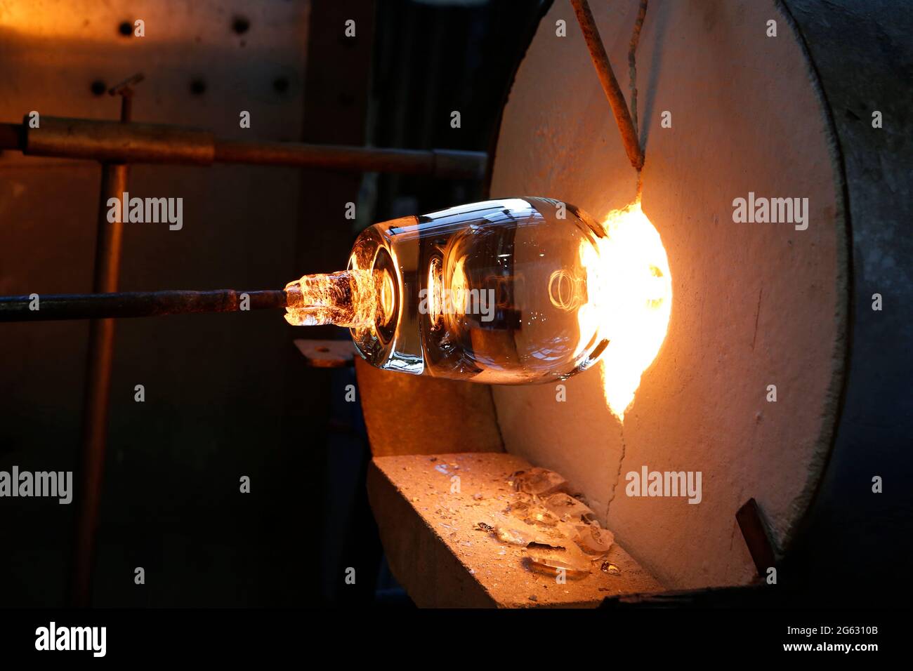 Glass production hi-res stock photography and images - Alamy