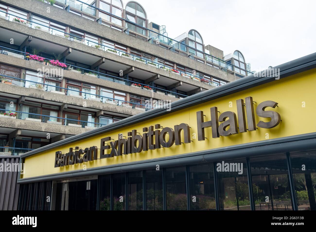 Barbican hall hi-res stock photography and images - Alamy